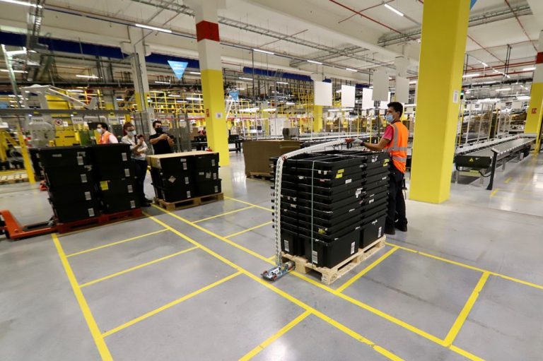 Amazon inaugura su nuevo centro logístico en Corvera